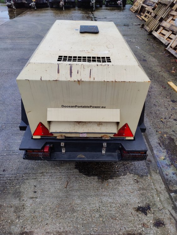 INGERSOLL RAND DOOSAN 7 20 ROAD TOWABLE DIESEL PORTABLE AIR COMPRESSOR 70CFM Pneumatic Engineering Ltd